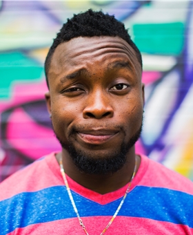 Moderator Gary Broughton auf StagePool